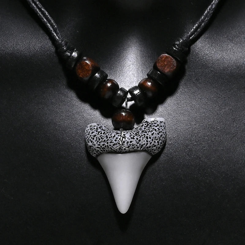 Collier Dent de Requin Perles de Bois – Afro Élégance